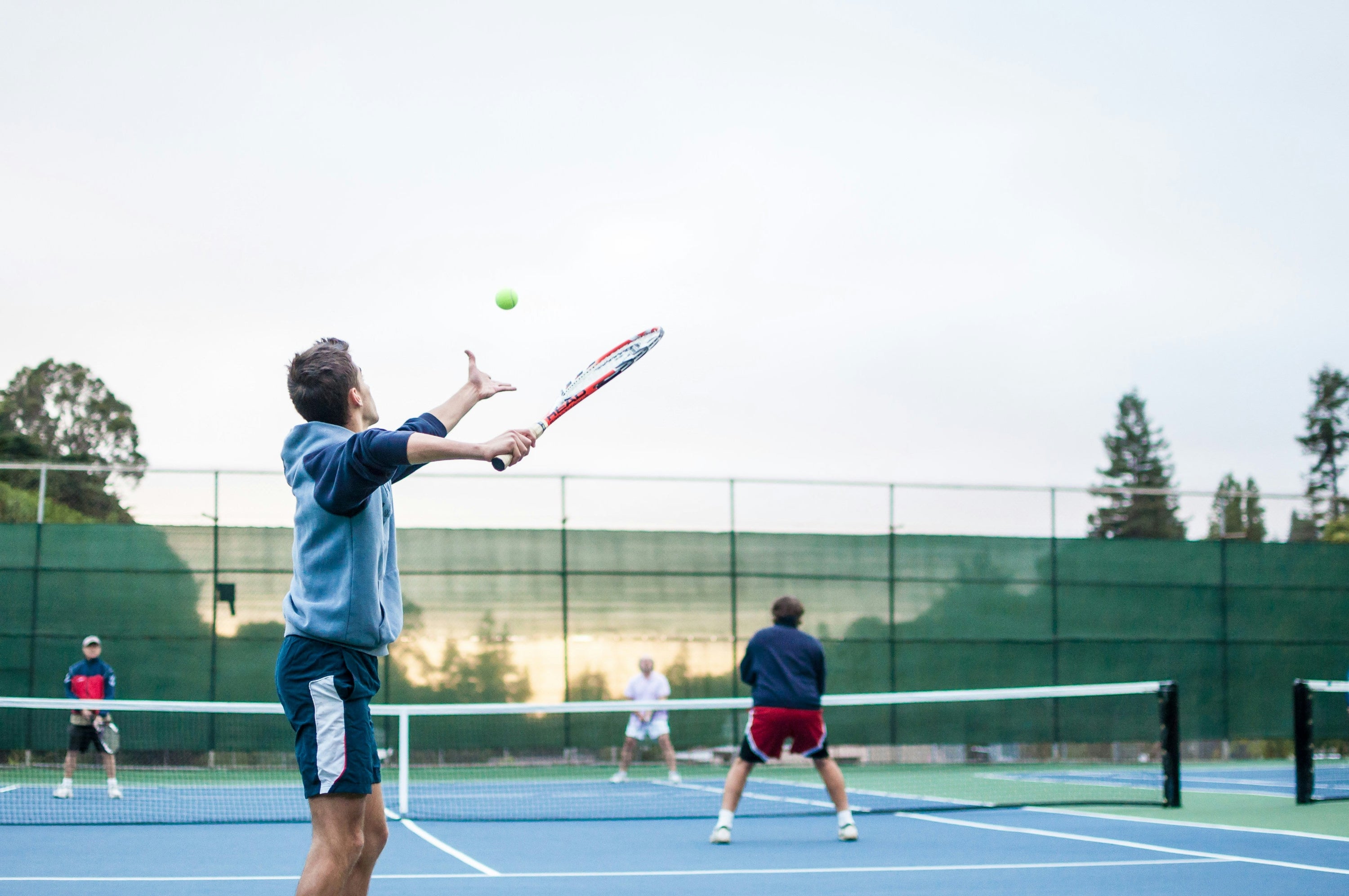 Padel vs. Tennis: Key Differences and Similarities